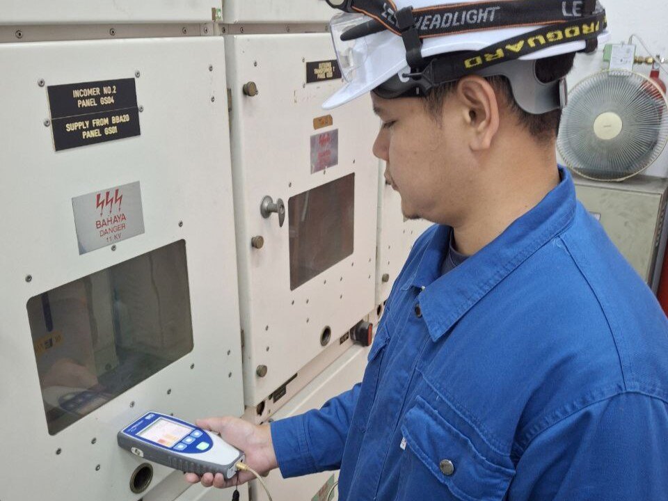 Comparing Partial Discharge Testing Methods: TEV vs. Ultrasound